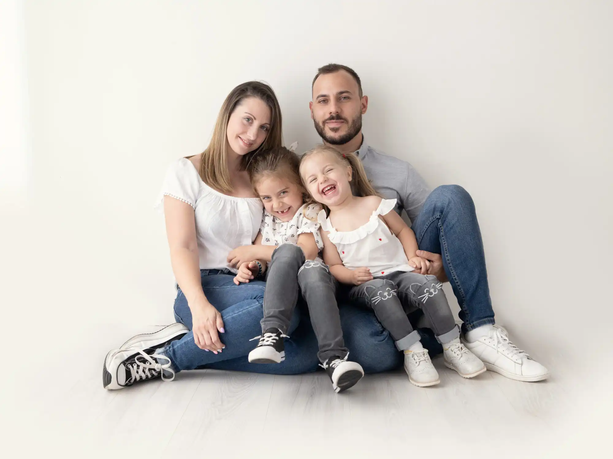 Séance photo en famille au studio : enfant motivé | Studio M
